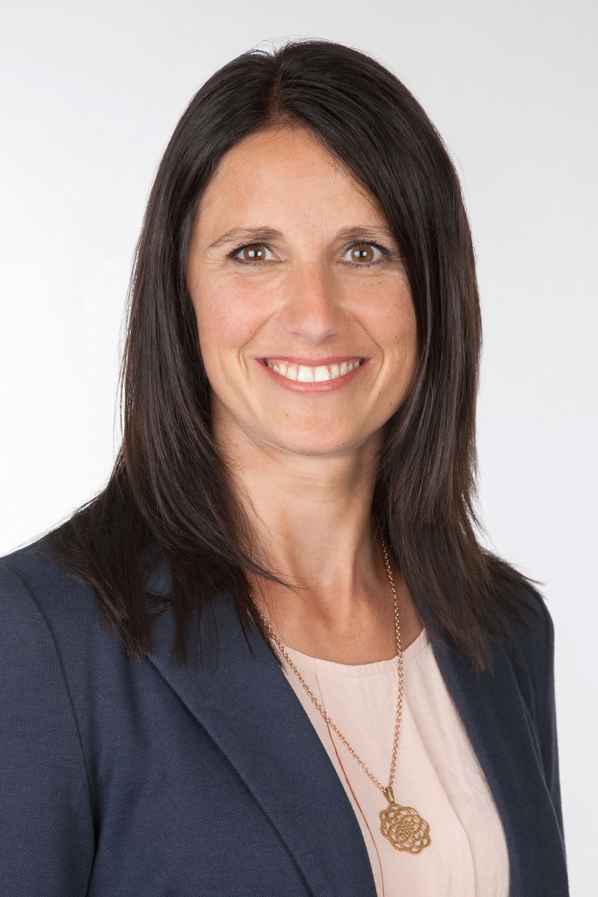 Deborah Bach - Roland Huber Immobilien AG